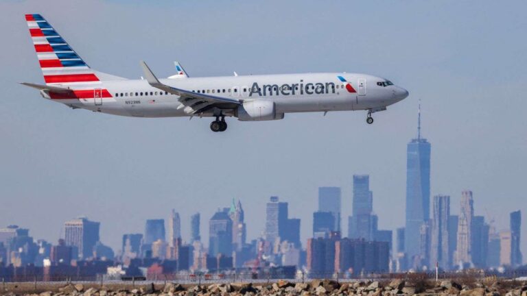 Nationwide Delays Disrupt American Airlines Flights Following ...
